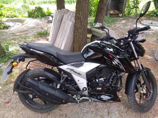 Apache RTR 160 4V with ABS - টিভিএস এপাচি আর টি আর 160 4V ABS